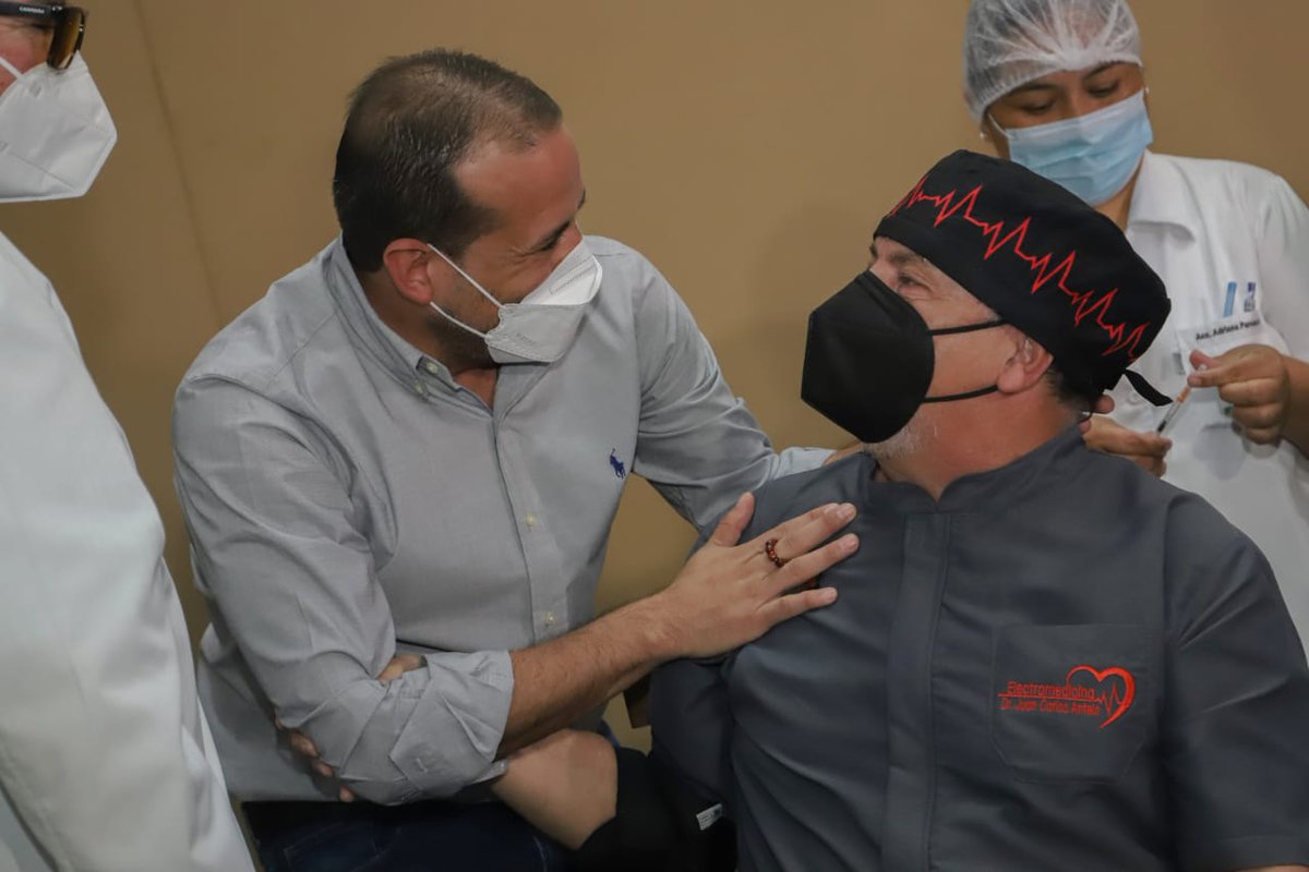 El Dr. Juan Carlos Antelo es uno de los miles de médicos que han dado ...