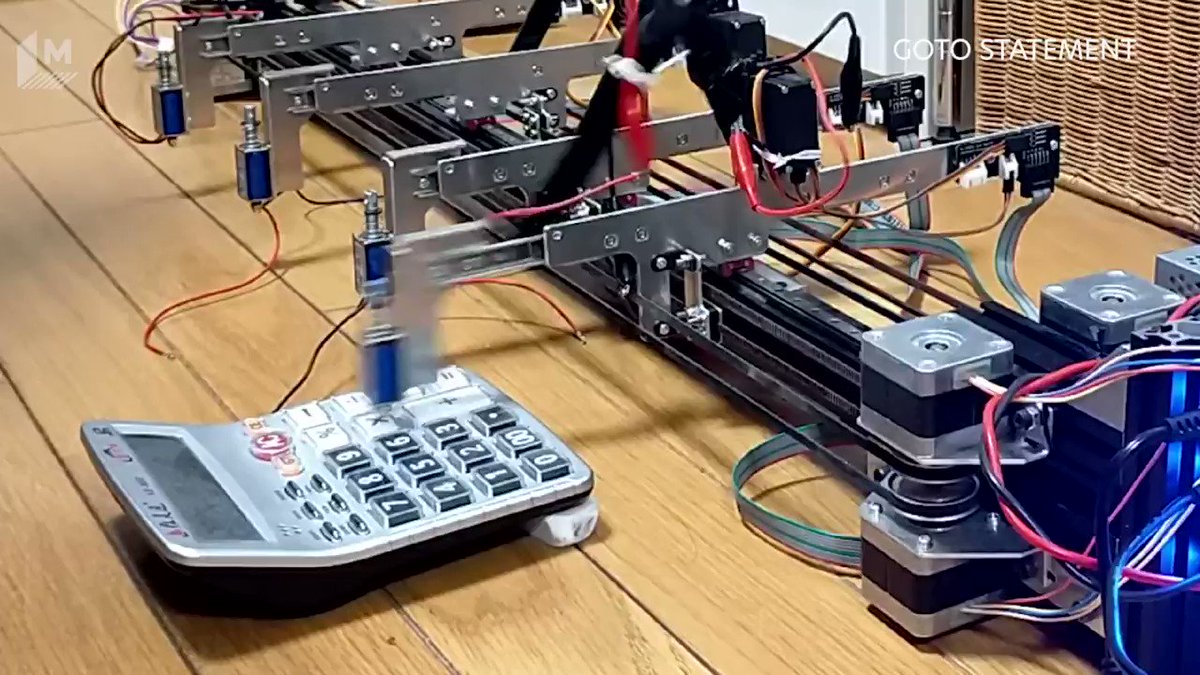 Este robot usa calculadoras para jugar a Mozart… – deRedes.tv