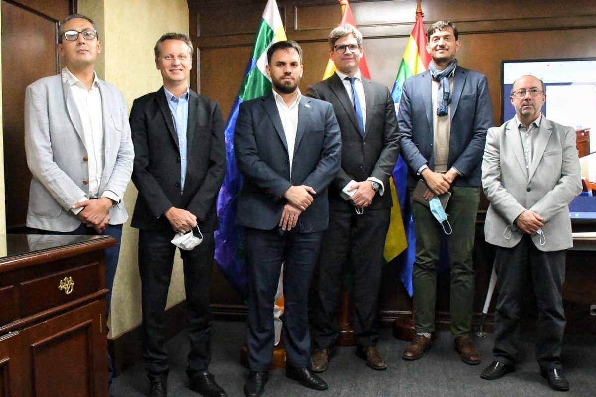 1/2 Hace minutos nos reunimos con, Troels Vester, representante de la ...