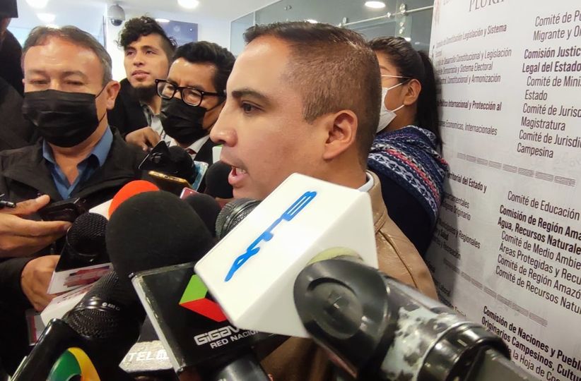 Diputado De Cc Pide Que Senado Deje De Lado La «camiseta Evista Para
