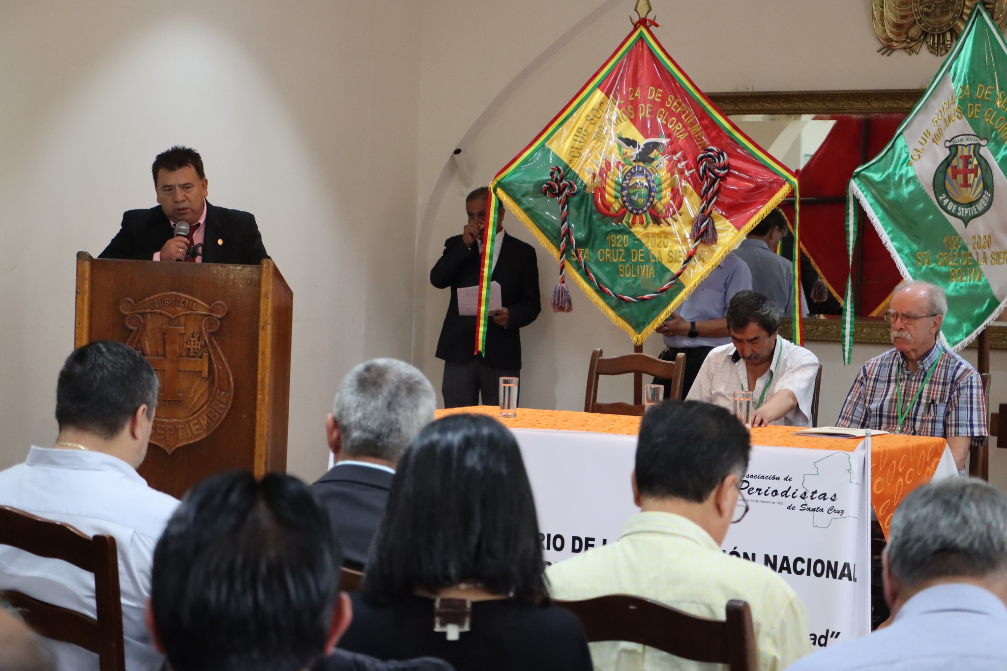 Presidente del Comité pro Santa Cruz, Fernando Larach, participó en el ...