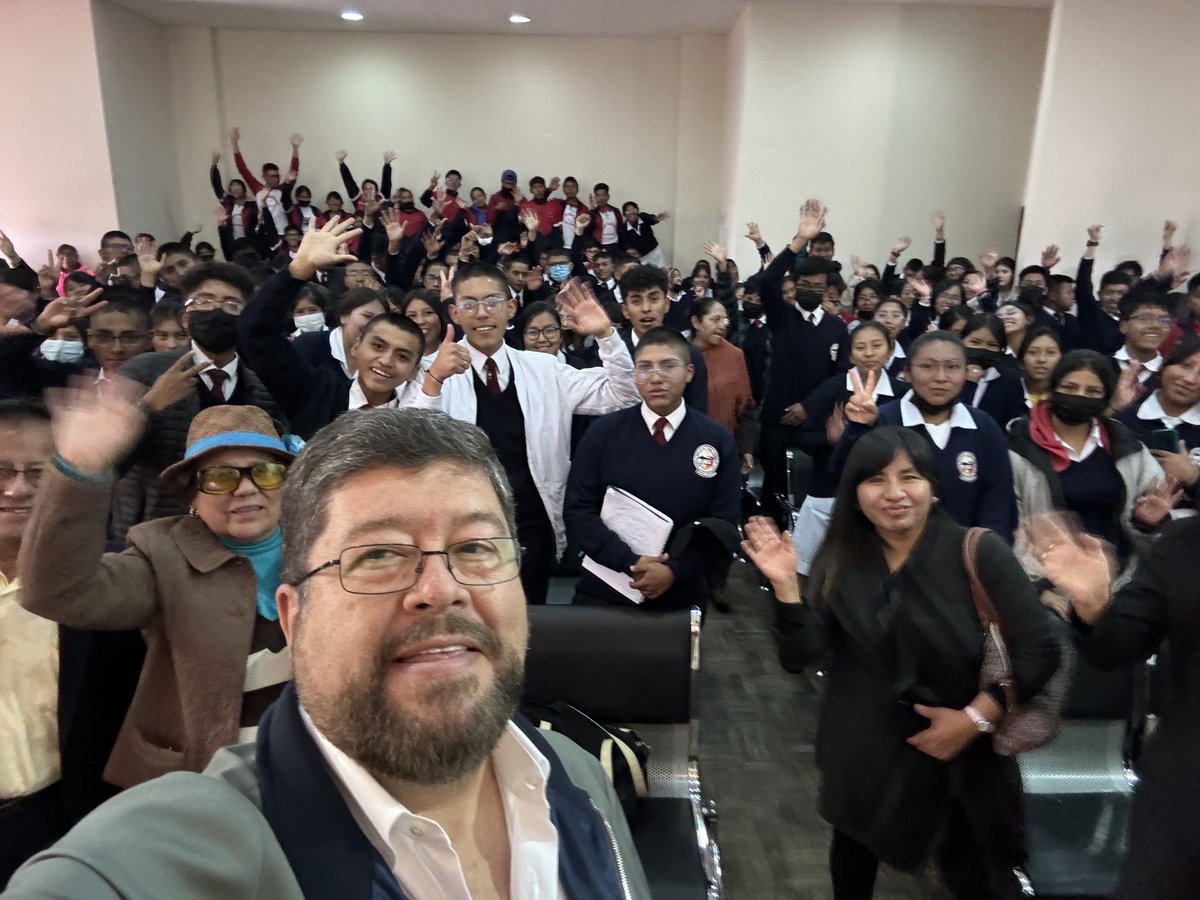 Hoy visité a los bachilleres de la “Unidad Dora Smith” de La Paz ...