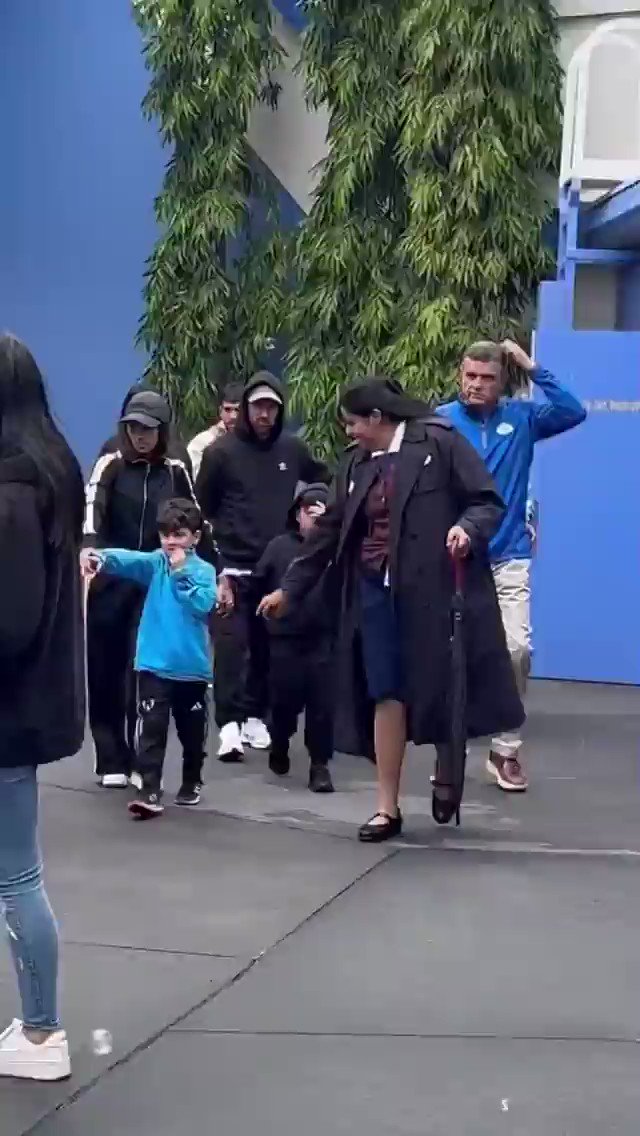 | Lionel Messi revolucionó Disney en sus vacaciones junto a su familia ...