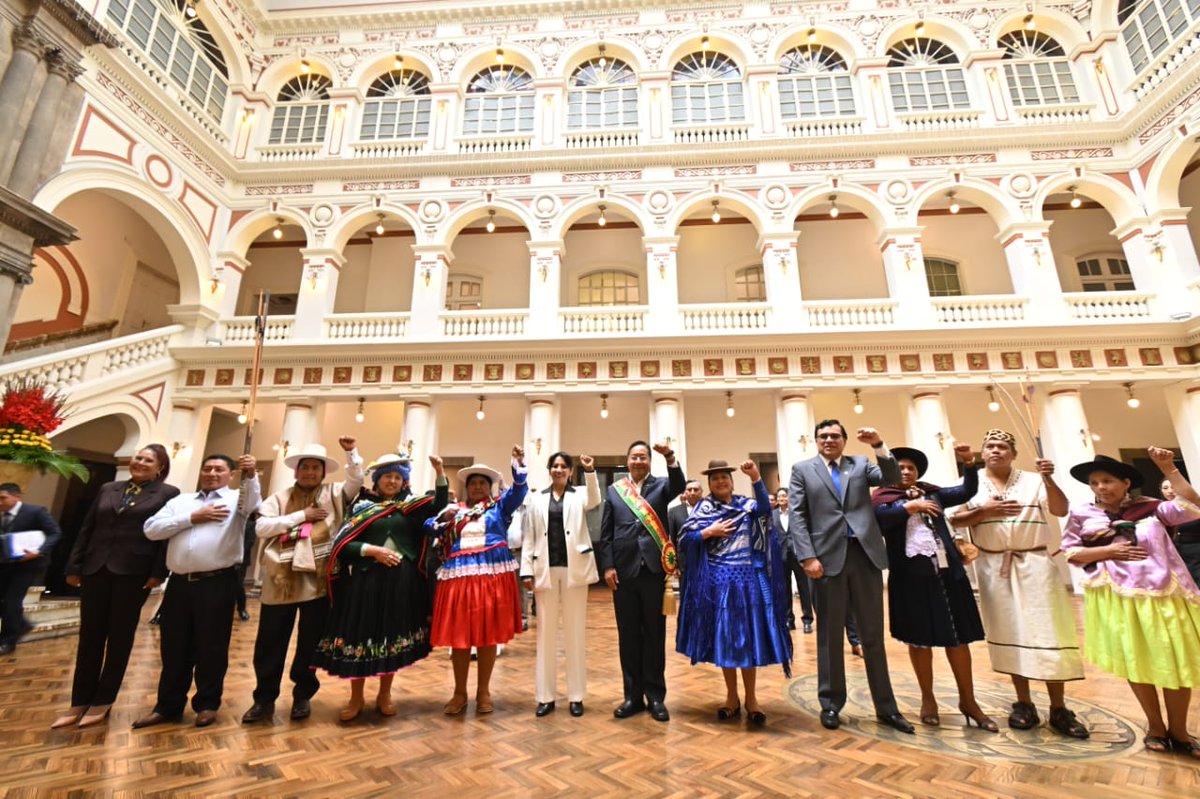 Sigamos avanzando, sigamos reconstruyendo nuestra Patria y sigamos ...