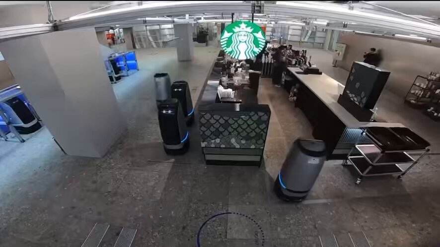 EN VIDEO Este Starbucks es gestionado por 2 humanos y 100 robots ...