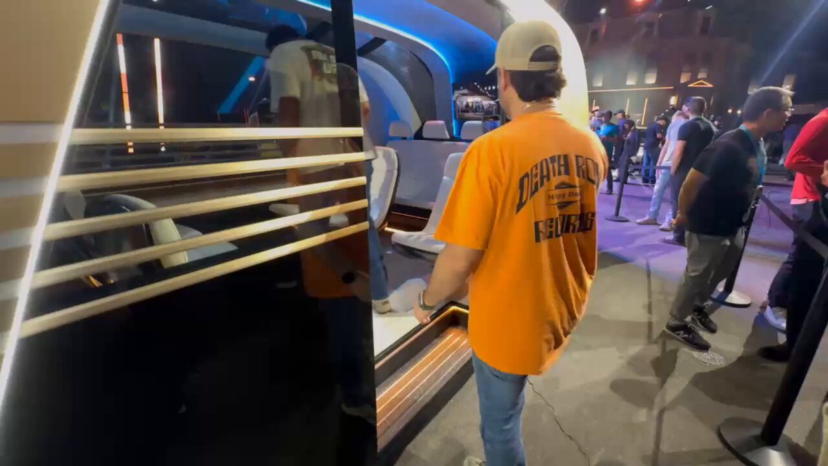 Así es el interior de la recien presentada Tesla Robovan. Muchos ...