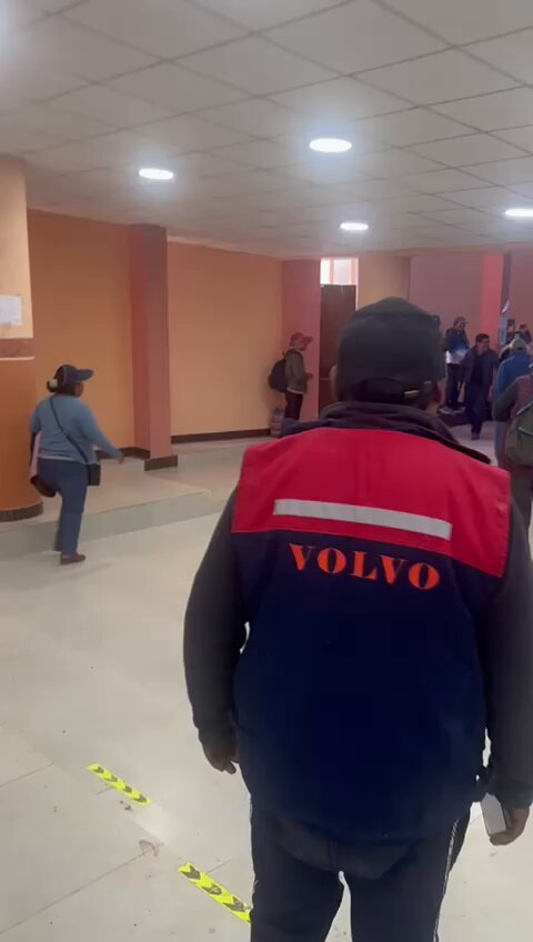 Expulsan al ministro de Educación, Omar Veliz a empujones, del Ampliado ...