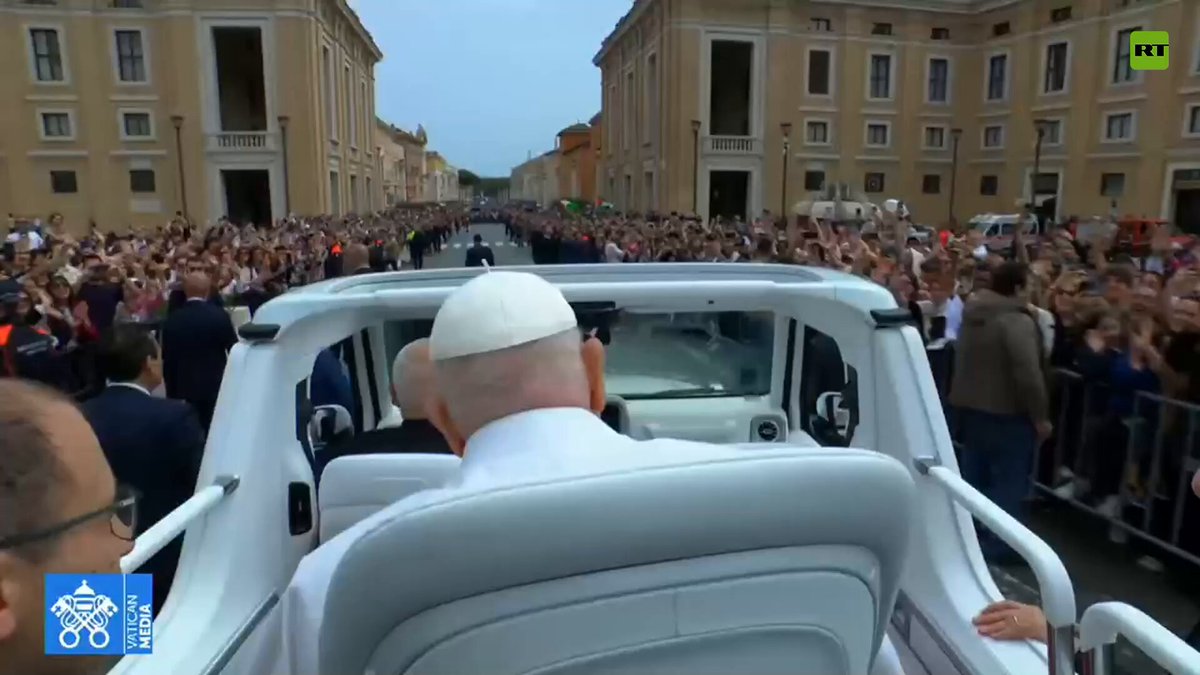 🇻🇦 | El papa Francisco recorre en el papamóvil los distintos sectores ...