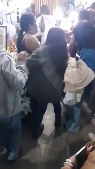 🇵🇪 | Familiares quedan en shock durante un velorio en Perú, cuando el ...
