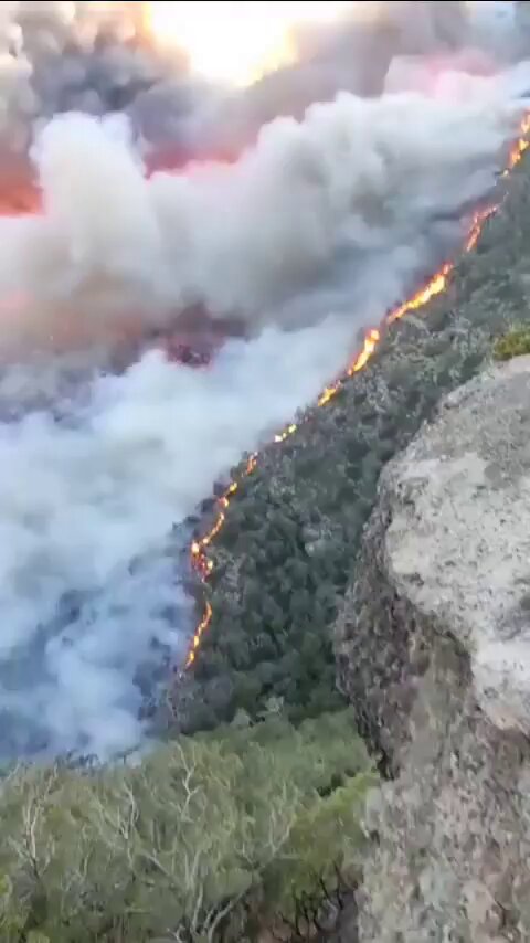 🇬🇷 | LO ÚLTIMO:Un incendio forestal fuera de control en Lasithi, Grecia ...