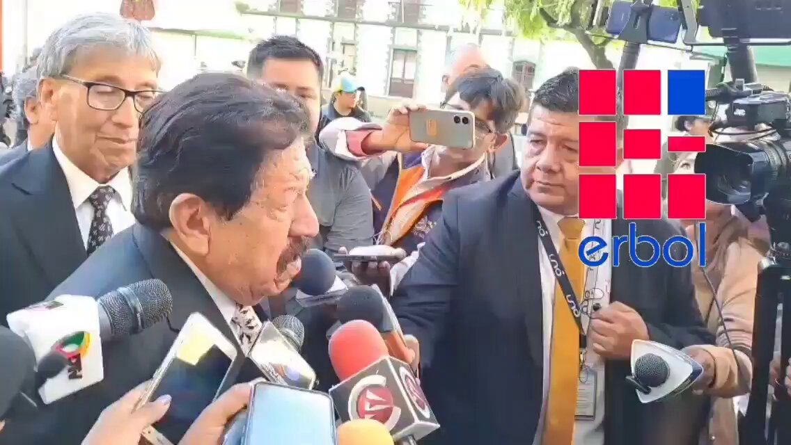 Oscar Eid, antiguo referente del MIR, llega a la posesión. Dice que ...