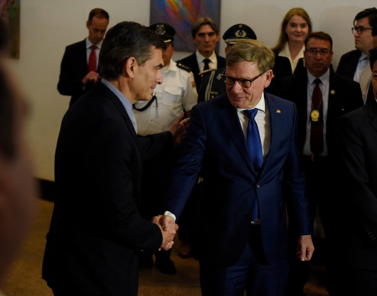 #SantaCruz | El presidente Rodrigo Paz y el ministro de Relaciones ...