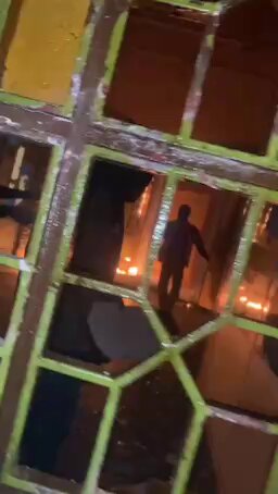 🇮🇷 | Protestas en Irán: Manifestantes incendian seminario religioso en ...