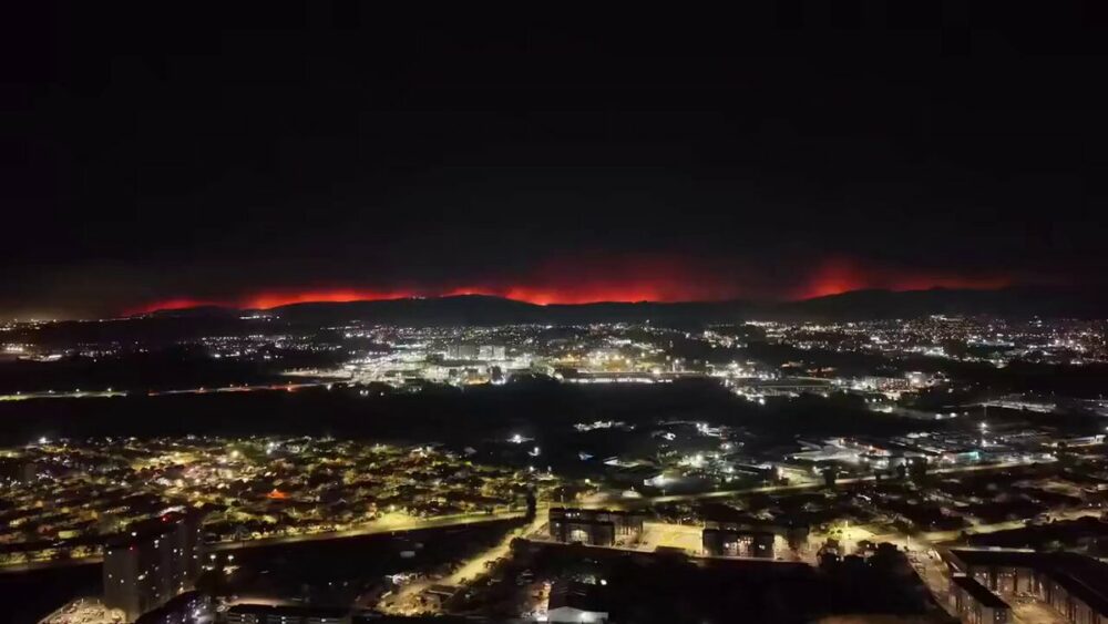 🇨🇱 | Imágenes aéreas muestran la extensión del incendio forestal en ...