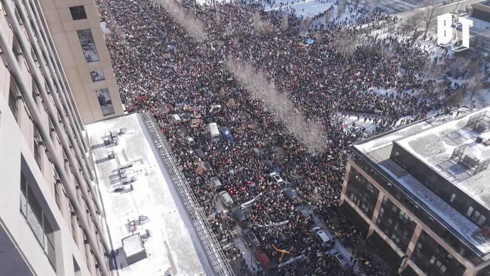 🇺🇸 | Miles de personas en Minnesota marcharon ayer por el centro de ...