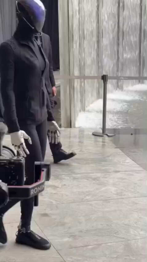 🇨🇳🤖 | China ha mostrado un robot que imita el caminar humano casi a ...