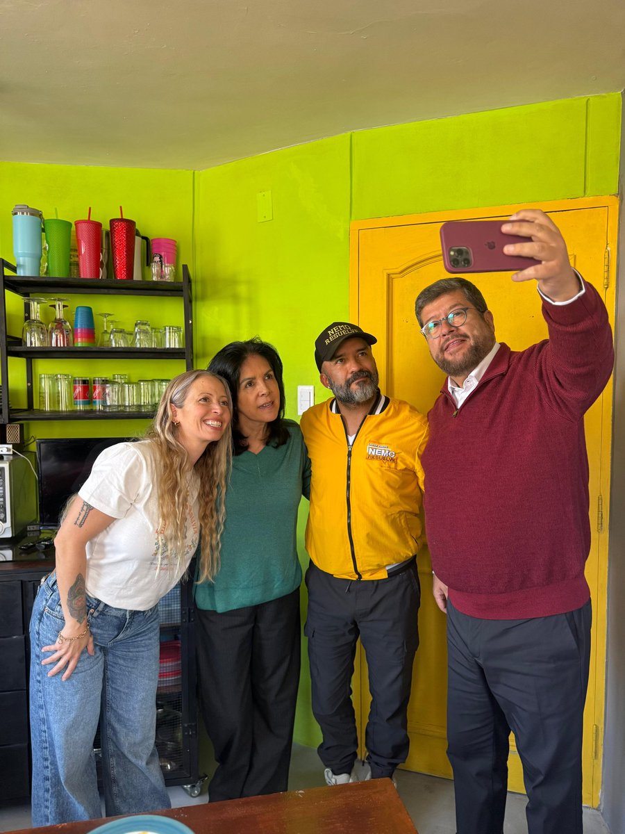 Una selfi con Nemo, su esposa Lola y Nidia. Estamos trabajando en la ...